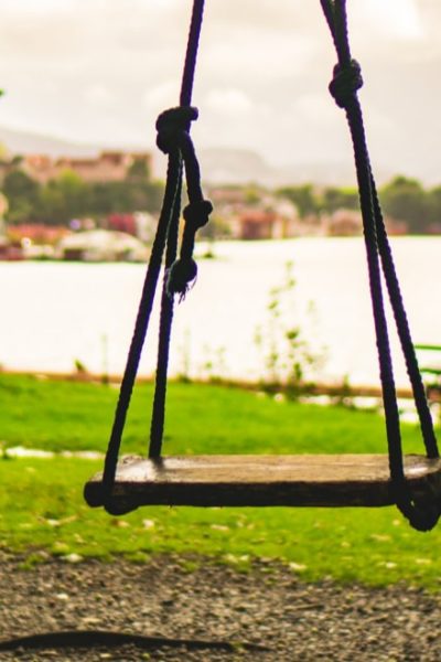 7 Best Garden Wheelbarrows Reviewed with Easy Guide