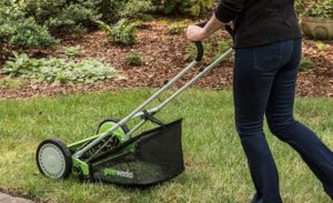 Push Mowers 101 & Definitive Buyer's Guide for a Great Lawn