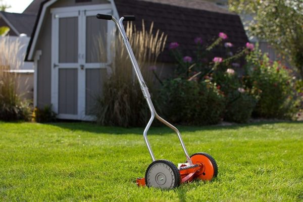 Push Mowers 101 & Definitive Buyer's Guide for a Great Lawn
