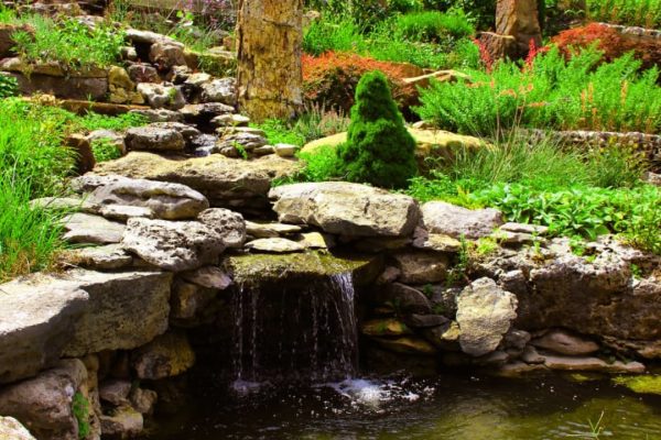 31 Best Garden Rocks & Tips on Choosing Rocks for Gardens