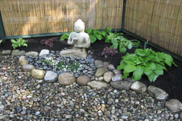 31 Best Garden Rocks & Tips on Choosing Rocks for Gardens