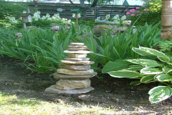 31 Best Garden Rocks & Tips on Choosing Rocks for Gardens